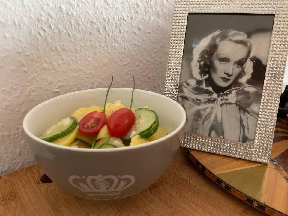 Hollywood Kitchen | Hometowns to Hollywood